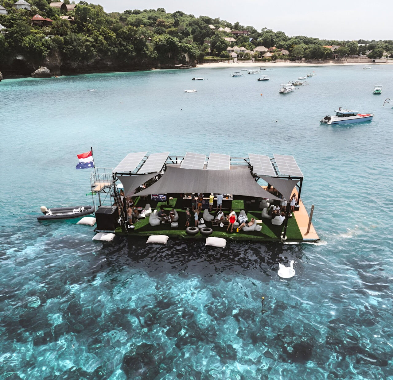 The Pontoon at Lago, Бар на Бали